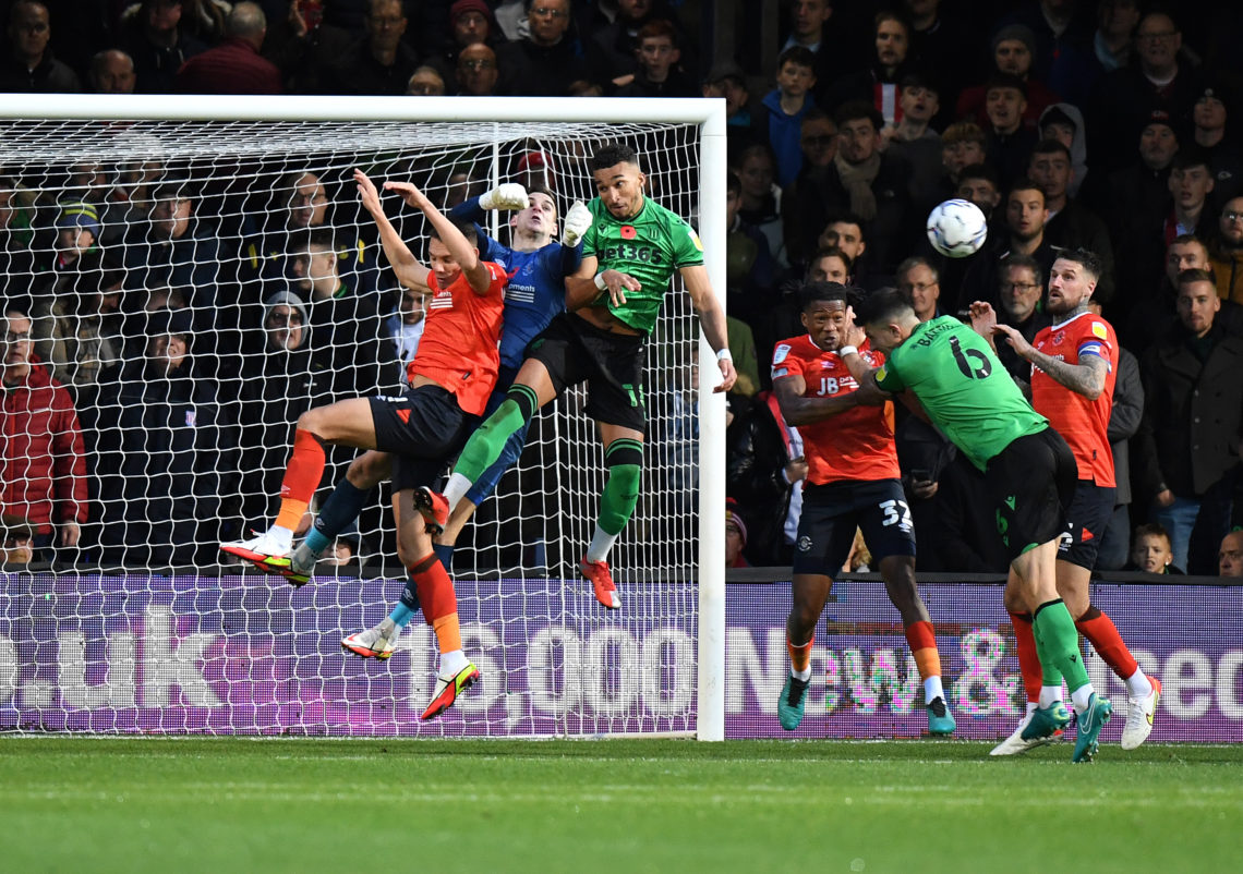 Luton announce signing of versatile forward